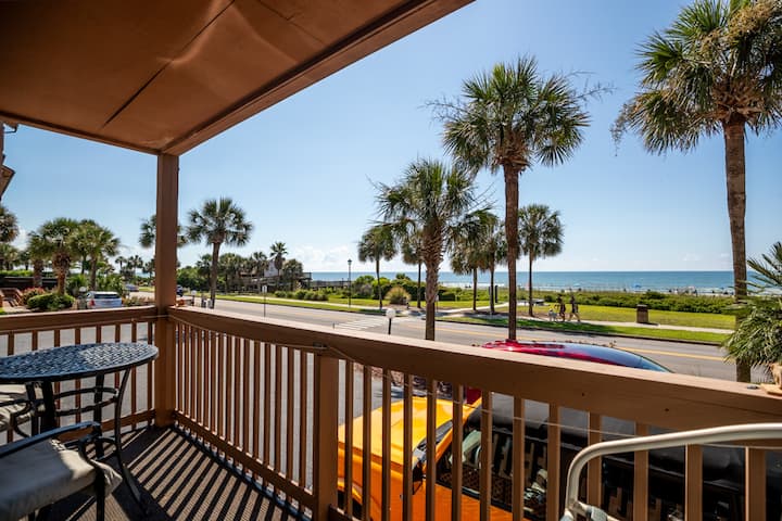 Oceanfront View, Quiet Area, Park Nearby - Myrtle Beach, SC