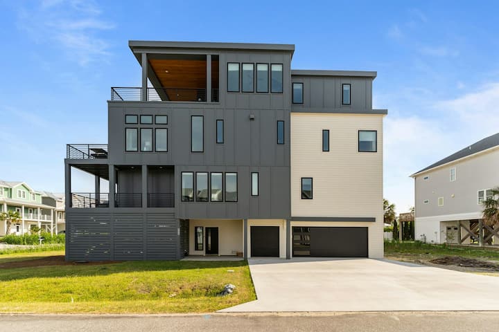 Stunning Modern Coastal Home With Private Hot Tub - Carolina Beach, NC