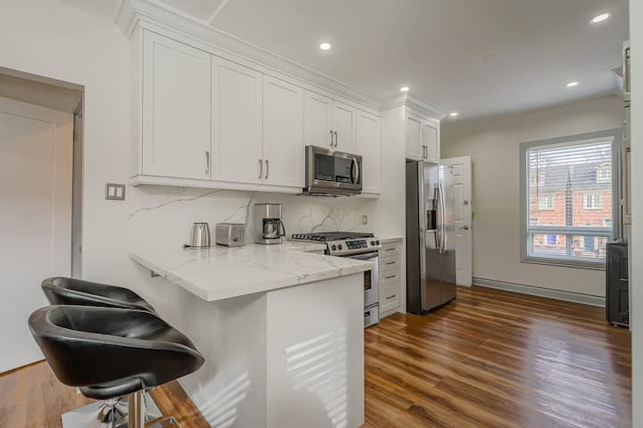 Beachfront Loft W 2 Bedrooms - Lake Views! - Toronto