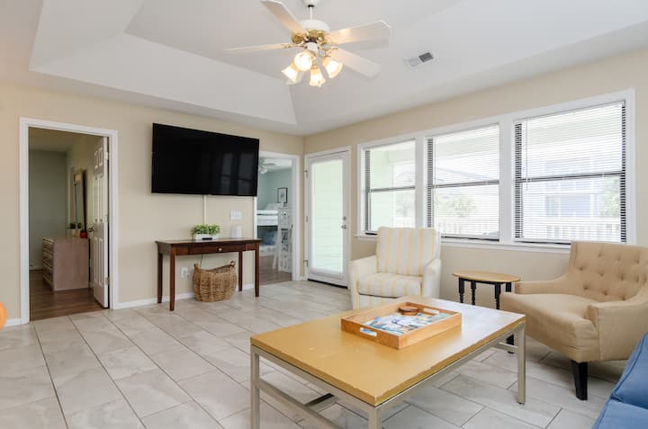 Charming Pet Friendly Home In Kure Beach -K229 - Kure Beach, NC