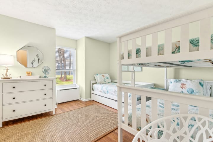 Pool - Quick Walk To Beach & Dining - Ground Floor - Fernandina Beach, FL