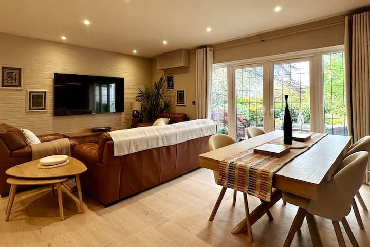 Luxury Home, Spectacular Grounds, Pool & Hot Tub - 斯泰寧