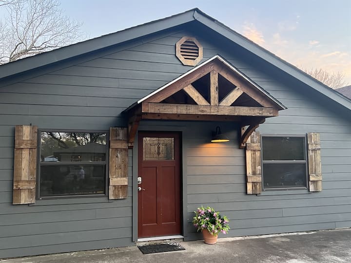 Comfort & Charm - Long Term Stays Considered. - Stagecoach, TX