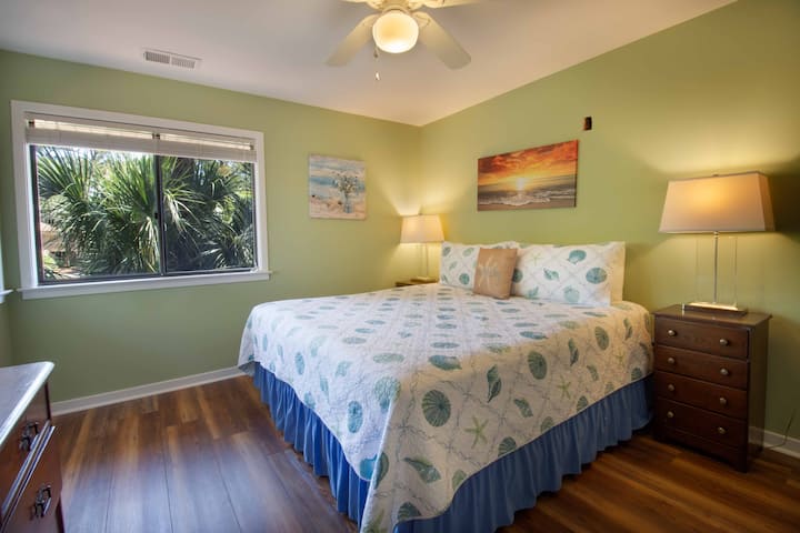 Coastal Retreat With Nature Views - Edisto Beach, SC