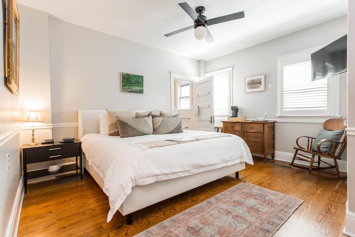 August Meyer At Southmoreland On The Plaza - Kansas City, MO