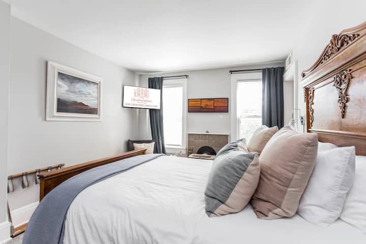 Col. Robert Van Horn @ Southmoreland On The Plaza - Kansas City, MO