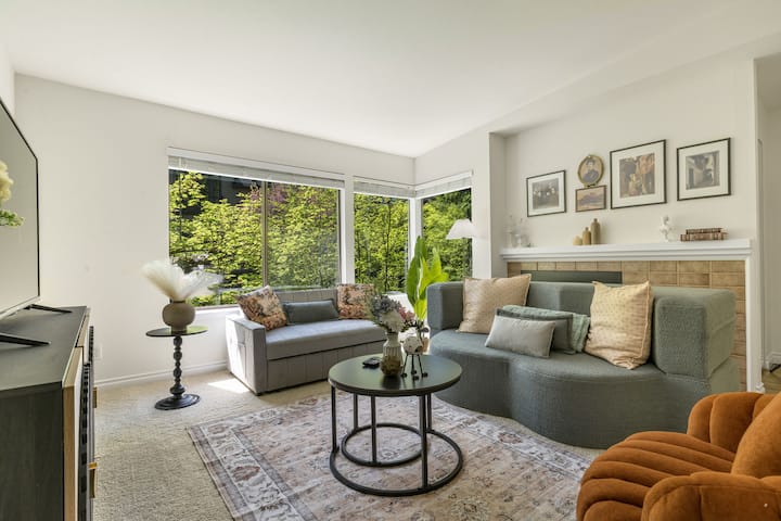 Carlyle Retreat! Spacious 2br Home W/ Parking! - Bellevue, WA