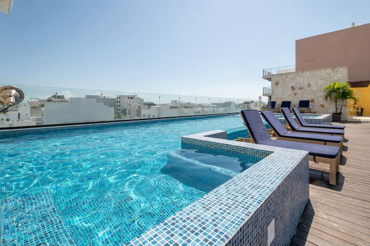 Peaceful Retreat, Rooftop Pool, Gym, Garden Lounge - Playa del Carmen