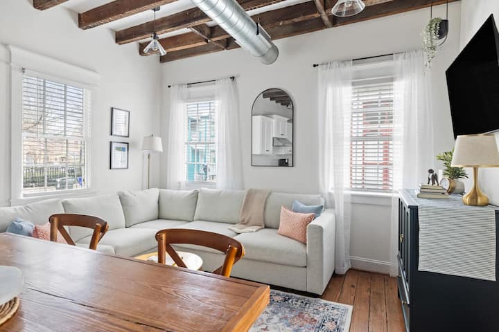 Stylish Retreat In Elliotborough - Charleston