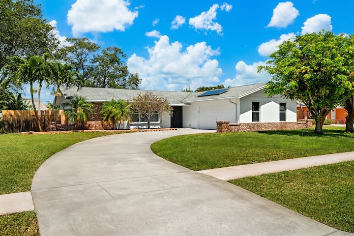 New Pool & Putting Green Soon! | Golf & Beach - Jupiter, FL