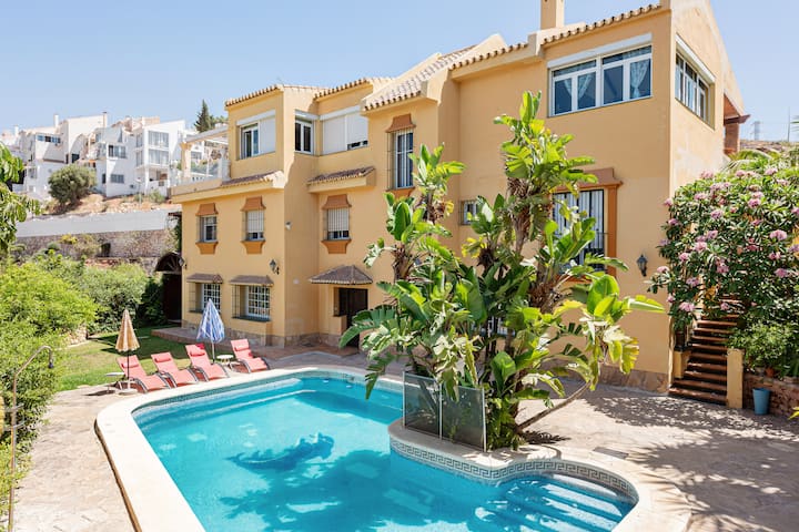 Casa Del Golf - 10 Minutes Walk - Malaga
