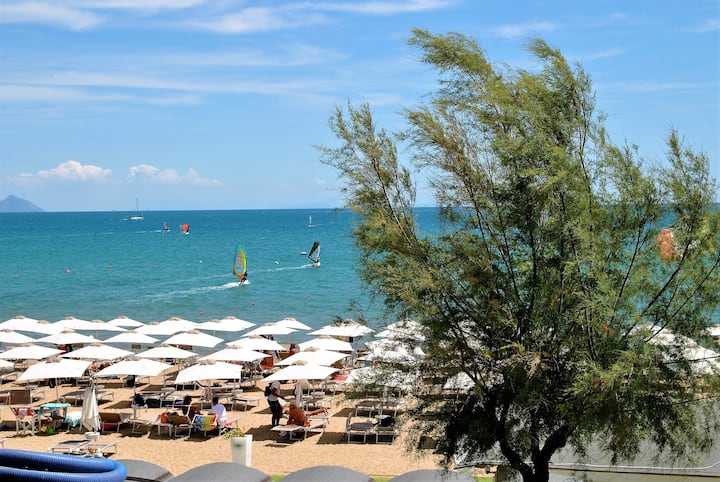 Sea Breeze Beachfront Flat - Gaeta