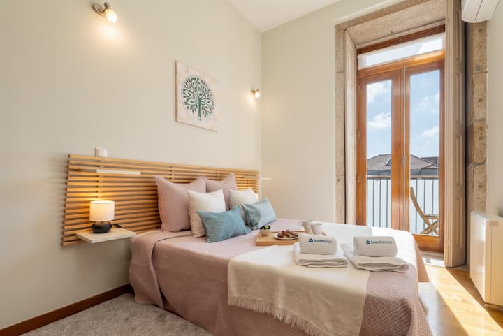 Hostwise - Stylish Flat W/ Balcony - Oporto