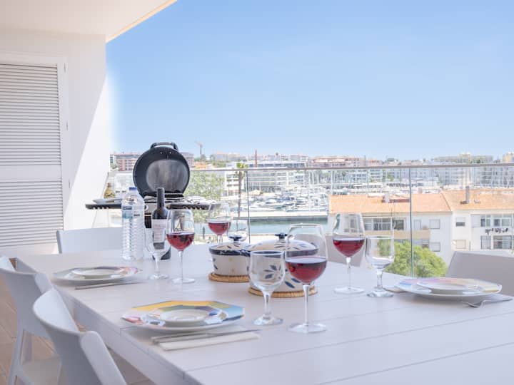 Luxury 3br Apartment With Pool & Sea View In Lagos - Lagos