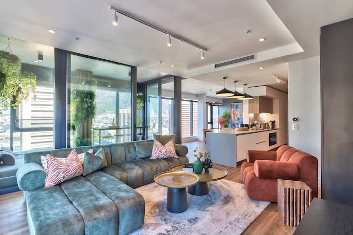 Spectacular 3-storey Penthouse, Pool & Views! - 케이프타운