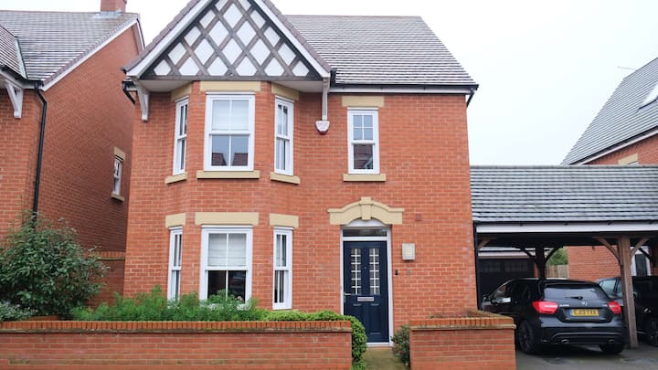 Spacious 4 Bedroom Home With Garden In Bedford - Bedford