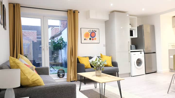 Lovely 2 Bed Apartment W Garden Near Northampton - Wellingborough