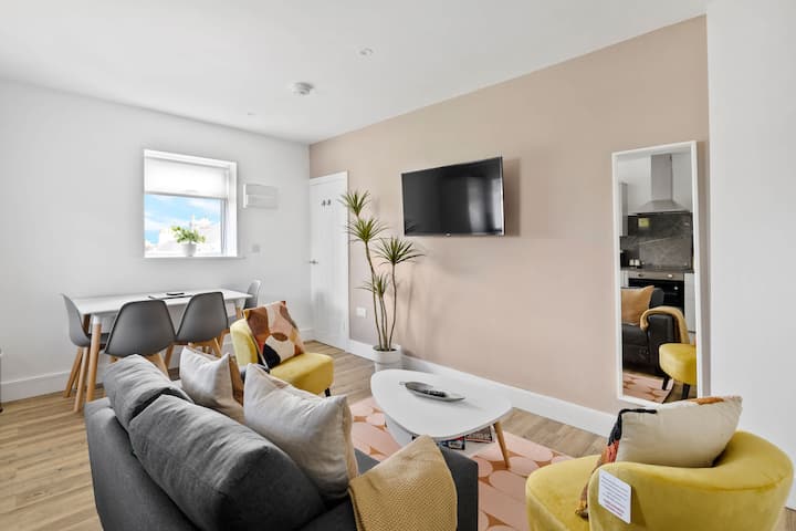Bright And Spacious 2 Bed Apartment In Saltash - Saltash
