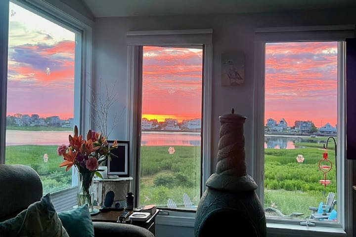 Island Sunrise: Waterviews, Firepit, Grill, Ac - Salisbury Beach, MA