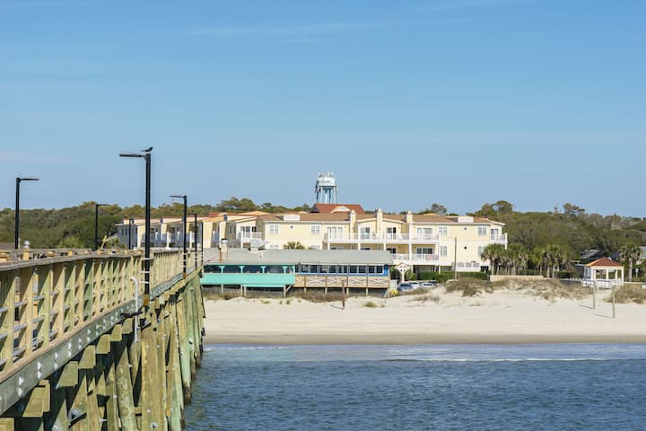 Greyt Escape: Lovely, Dog-friendly Ocean View - Oak Island, NC