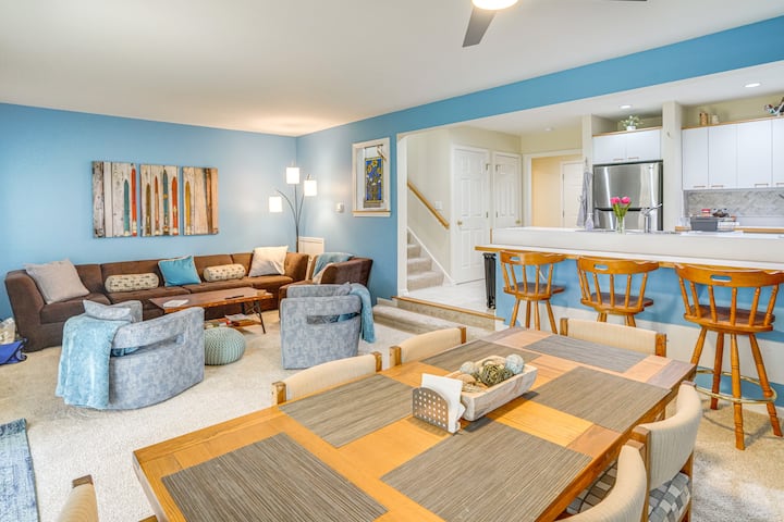 1/2 Mi To Jiminy Peak: Condo W/ Pool & Hot Tub - Pontoosuc Lake, MA