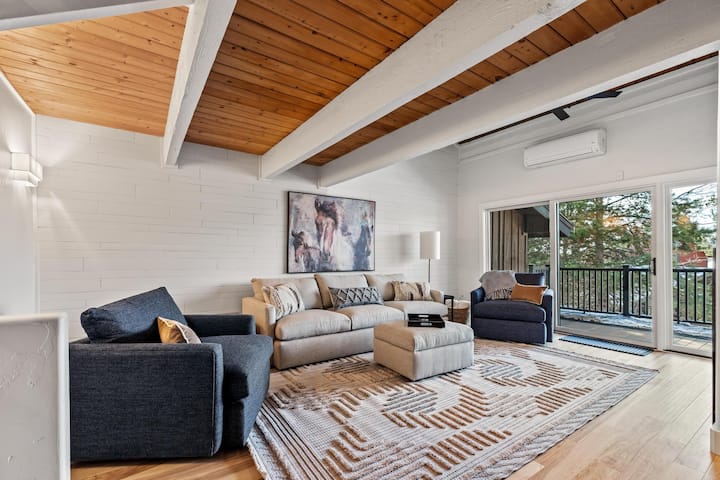 Walk To Base Area From Beautifully Updated 3/3 - Steamboat Springs