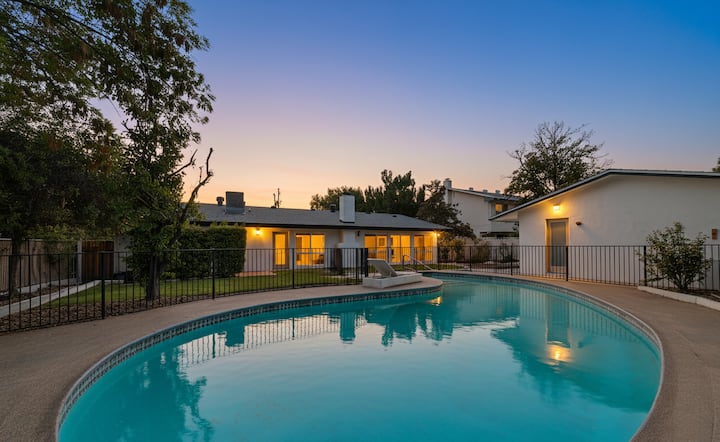 Spacious 4bed 2bath, Gated Pool, Wi-fi, Garage - Hidden Hills, CA