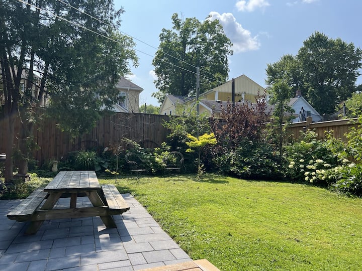 The Happy House - 5 Bedrooms! Right Downtown. - Stratford, Canadá