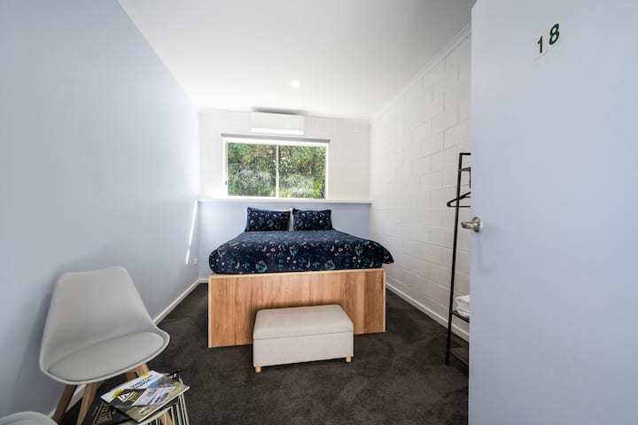 Treetops Queen (Dorm Style) - Bright