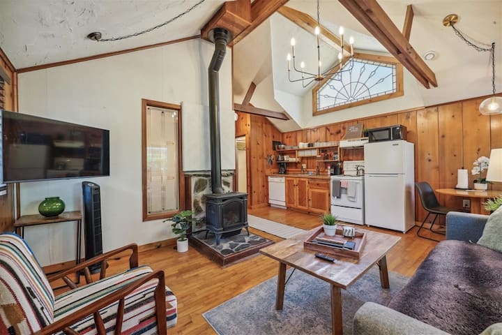 The Harrison Inn * Artist`s Cottage - New Listing! - Cannon Beach, OR