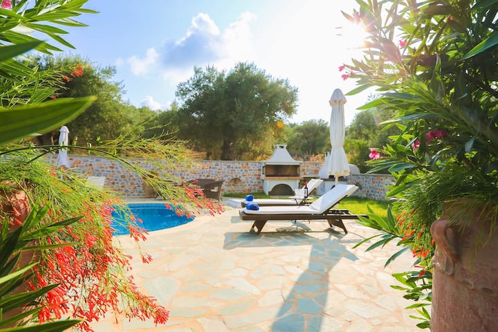 Spacious 5br Villa With Sea Views + Private Pool - Skiathos