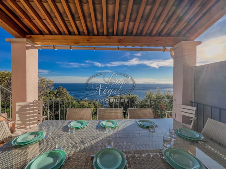Maison Pour 8 Personnes Avec Terrasse Vue Mer - Le Lavandou
