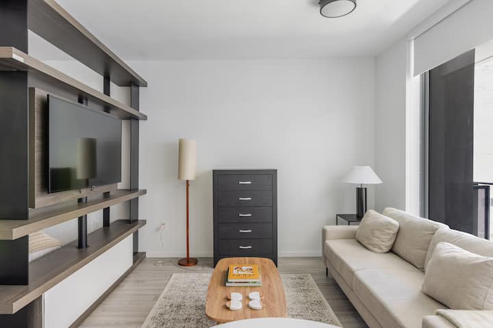 Blueground | Upper East Side, Pool & Gym - Miami