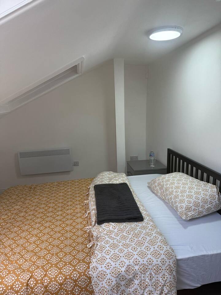 Modern Double Room With Free Internet - Mánchester