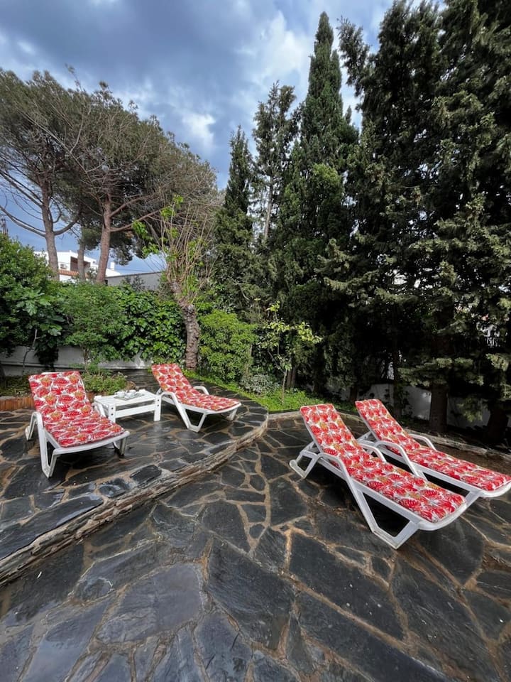 102.18 Jolie Maison Pour 6 Personnes, Avec Jardin - Cadaqués