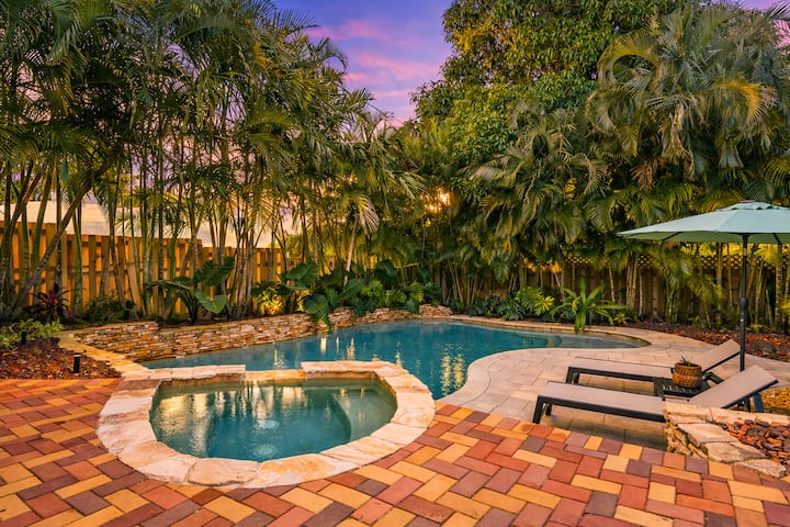 Stylish Pool Retreat + Guest House Near Beach - West Palm Beach, FL