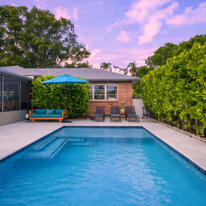 Pool Home W/ Game Room, Close To Dt - West Palm Beach, FL