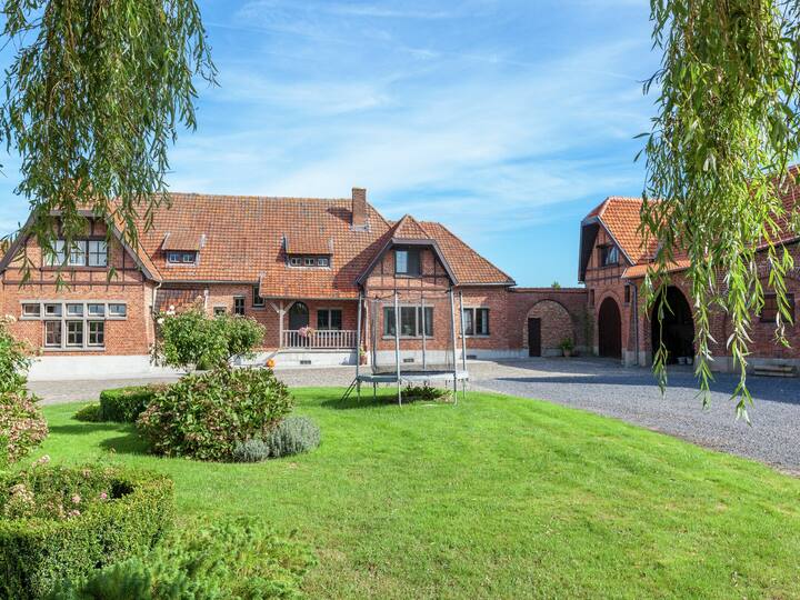 Farmhouse With Hills In Comines-warneton - Armentières