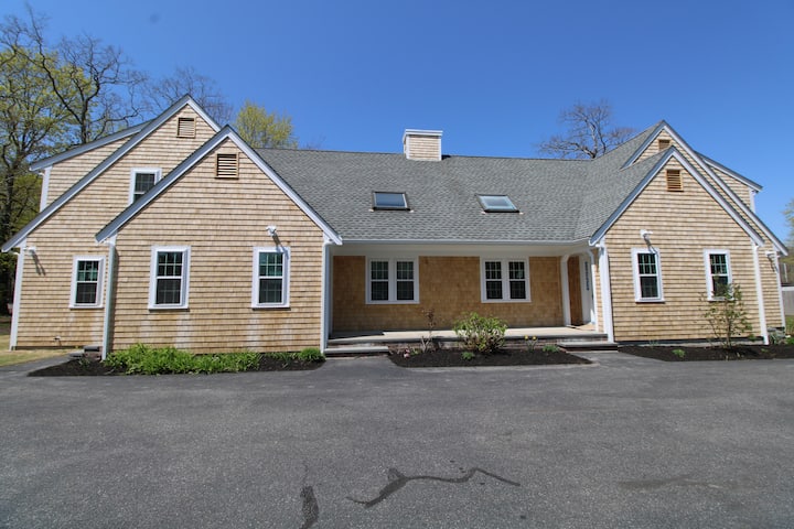 Condo Getaway Offering Easy Access To The Ferries! - Falmouth, MA