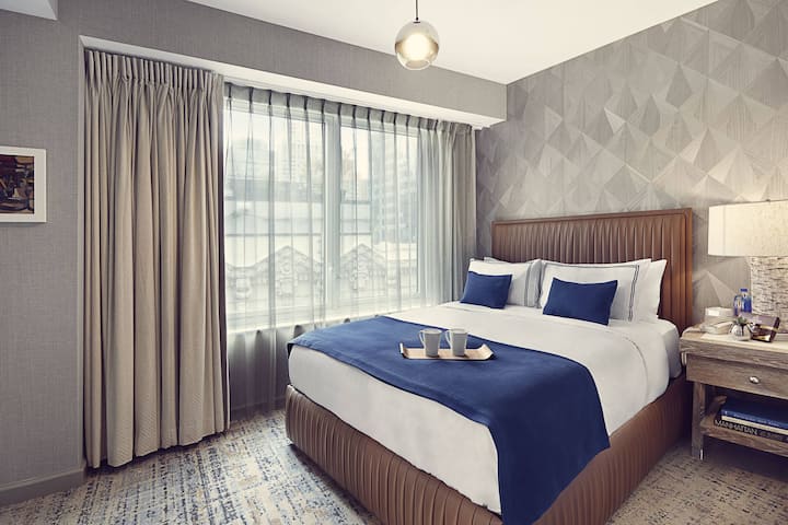 Petite Queen Bedded Room At The Artezen Hotel - New York City