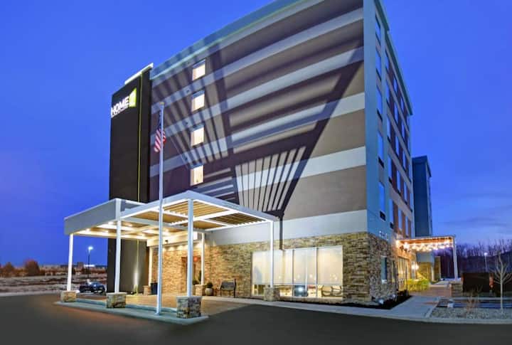 Close To Downtown’s Attractions | Free Breakfast - Columbus, IN