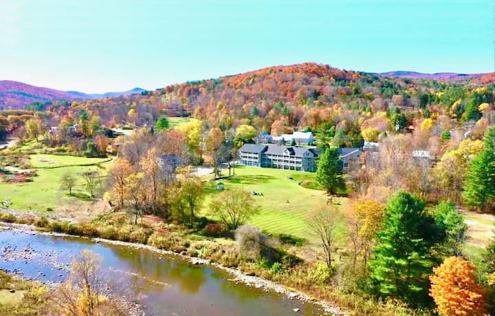 On Ottauquechee River + Free Breakfast. Pool. Gym. - Woodstock, VT