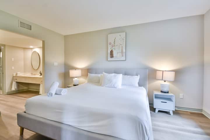 Luxury 2br King Condo – With Pool & Spa Access - Horseshoe Valley