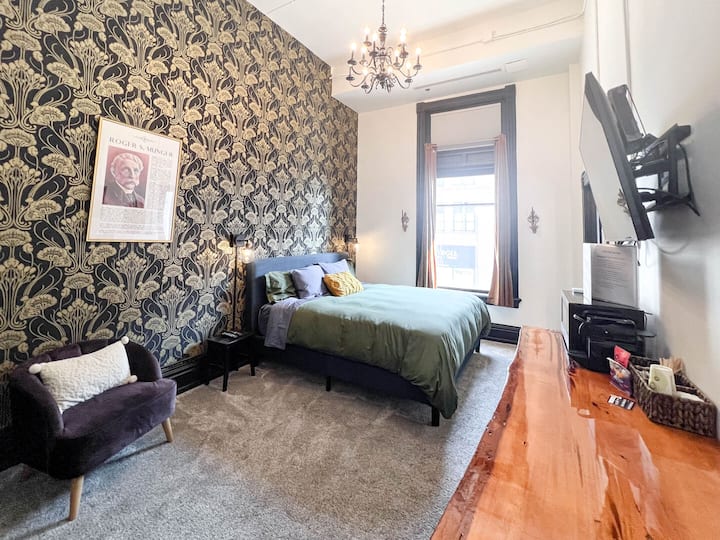 Oliver Inn | Suite 14 | Roger & Oliver Munger - Duluth, MN