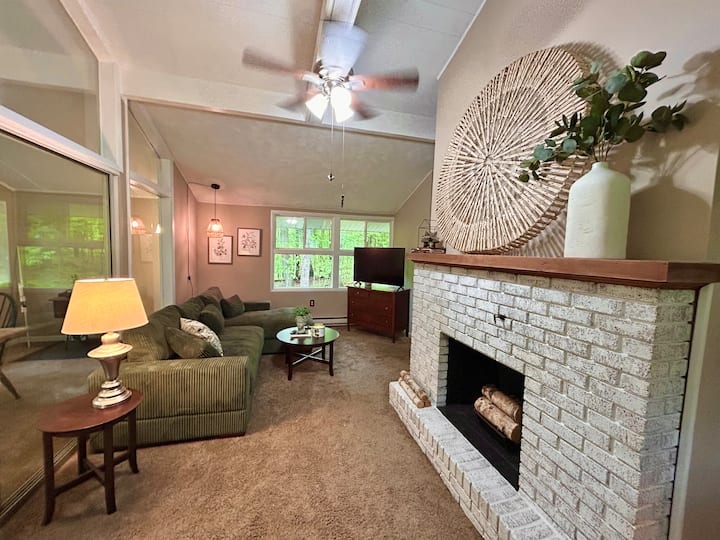 The Nest: 4br Treetop Cabin - Emmitsburg, MD