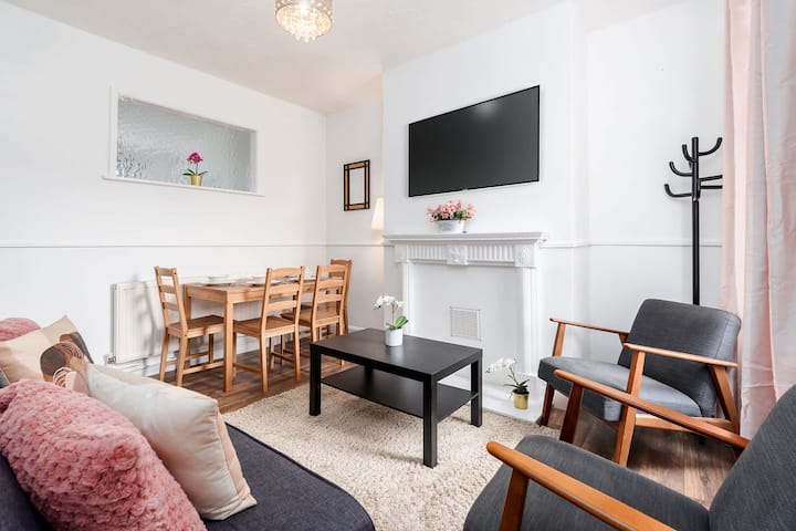 Convenient 4 Bedroom Home In Central Grimsby - Cleethorpes