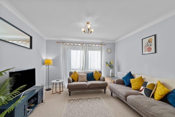 Bright & Spacious 3 Bedroom Home In Central Exeter - Crediton