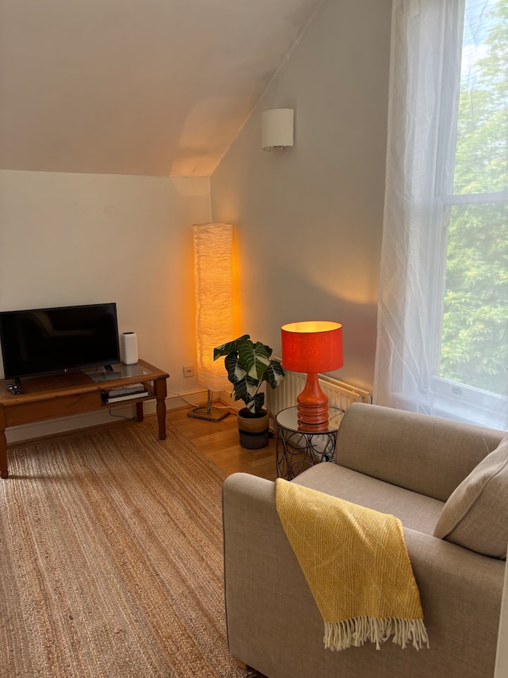 Teddington/ Hampton Wick: 2 Bed 2 Bathroom - Surbiton