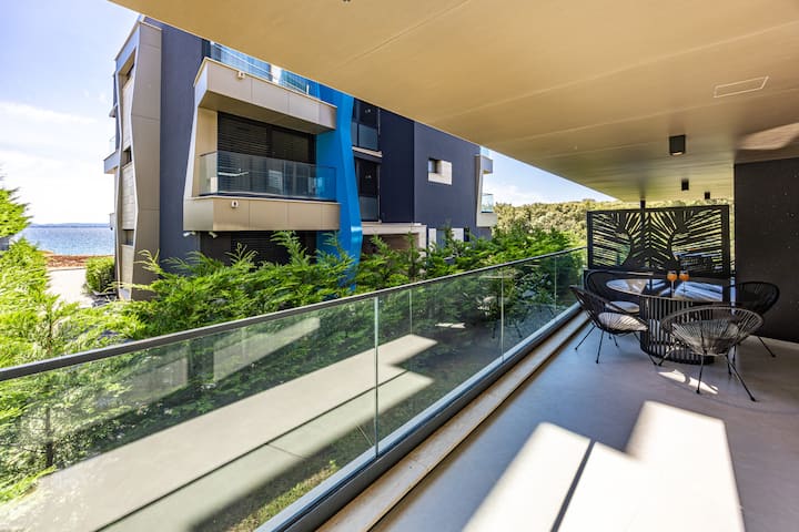 The Sunset - Luxury Waterfront Apartment - Nin