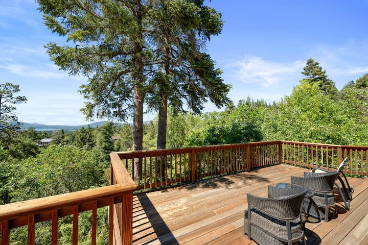 Views For Days! Moonridge Cabin W/ Game Room - Big Bear Lake, CA